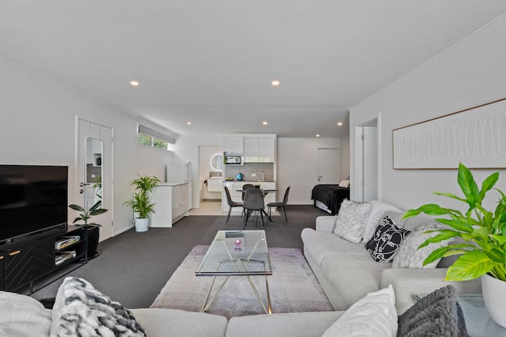 Wanaka - Lake & Ski, 1 Bedroom Self-contained Unit - Wanaka