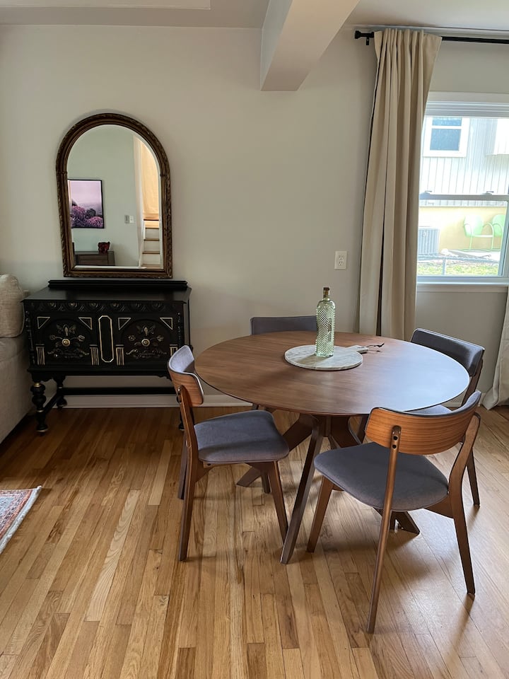 Cozy Cottage Overland Park - Overland Park, KS