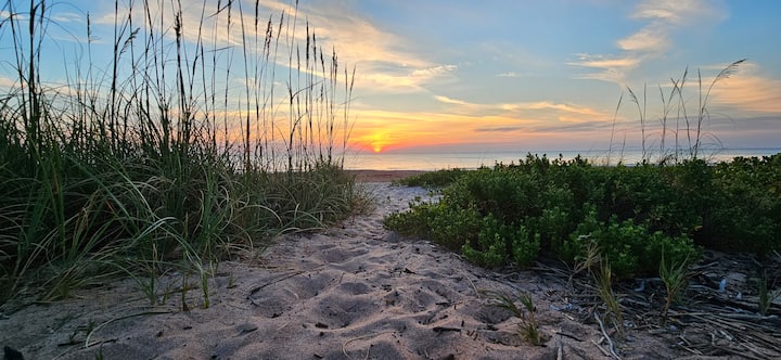 Family Fun Beach Hideaway - 100 Steps To The Sand - Ormond Beach, FL