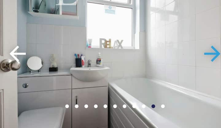 One Single Bed Room And Double Bed Room - Rugby