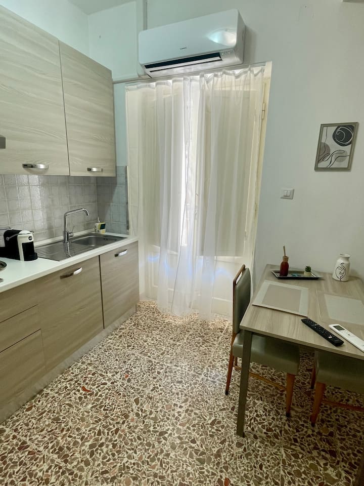 Luminoso Monolocale Con Terrazzo In Centro - Alghero