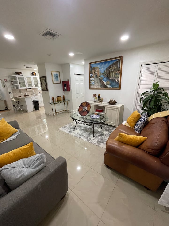 Tranquility Oasis Home - Miami Gardens, FL