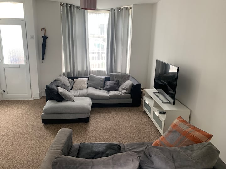 Large Double Bed Room - Portsmouth
