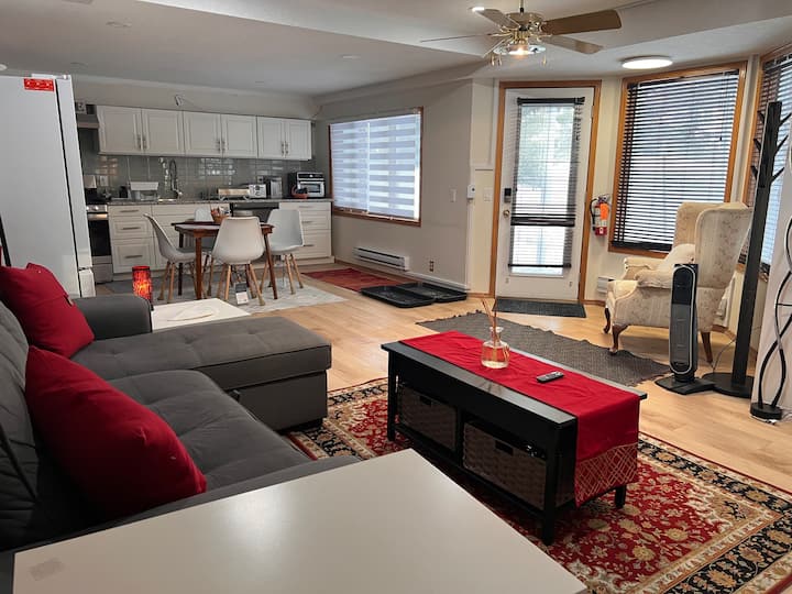 Cozy Home - Calgary