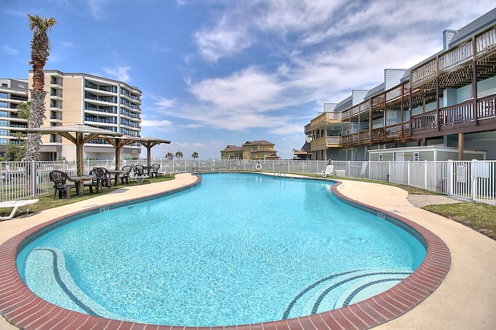 Boats Slips, Boat Parking, Fishing Pier, Pool! - Port Aransas, TX