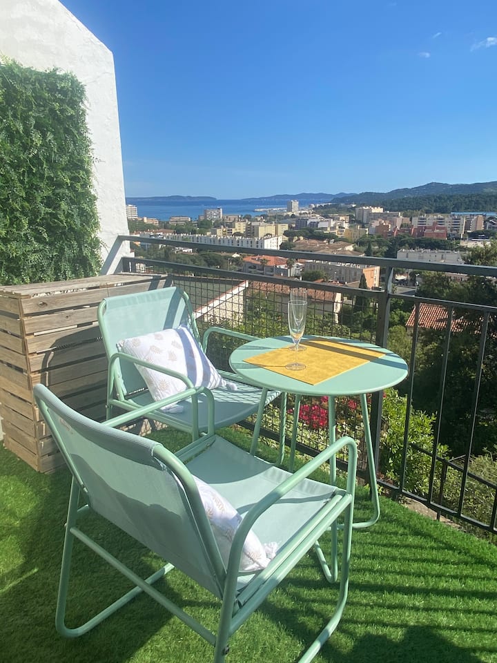Studio Vue Mer, à 10 Mn De La Plage à Pied - Le Lavandou