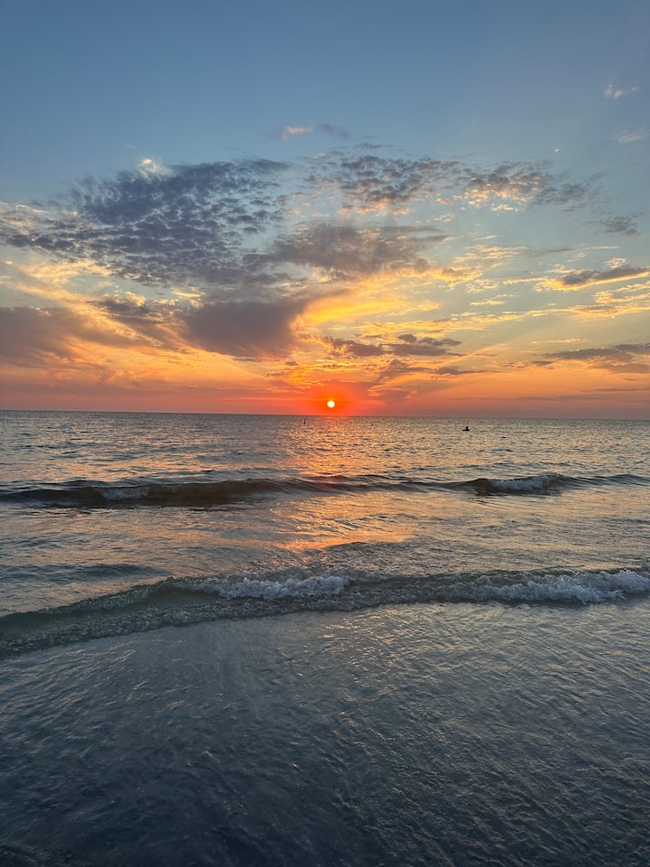 Barefoot Bungalow - Clearwater, FL