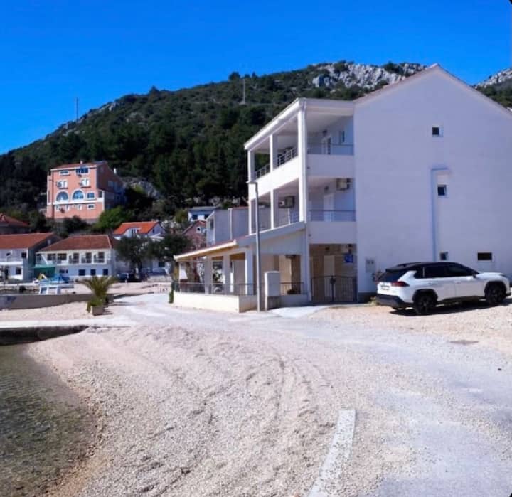 Apartman( 6+2) Direktno Na Plaži - Ston