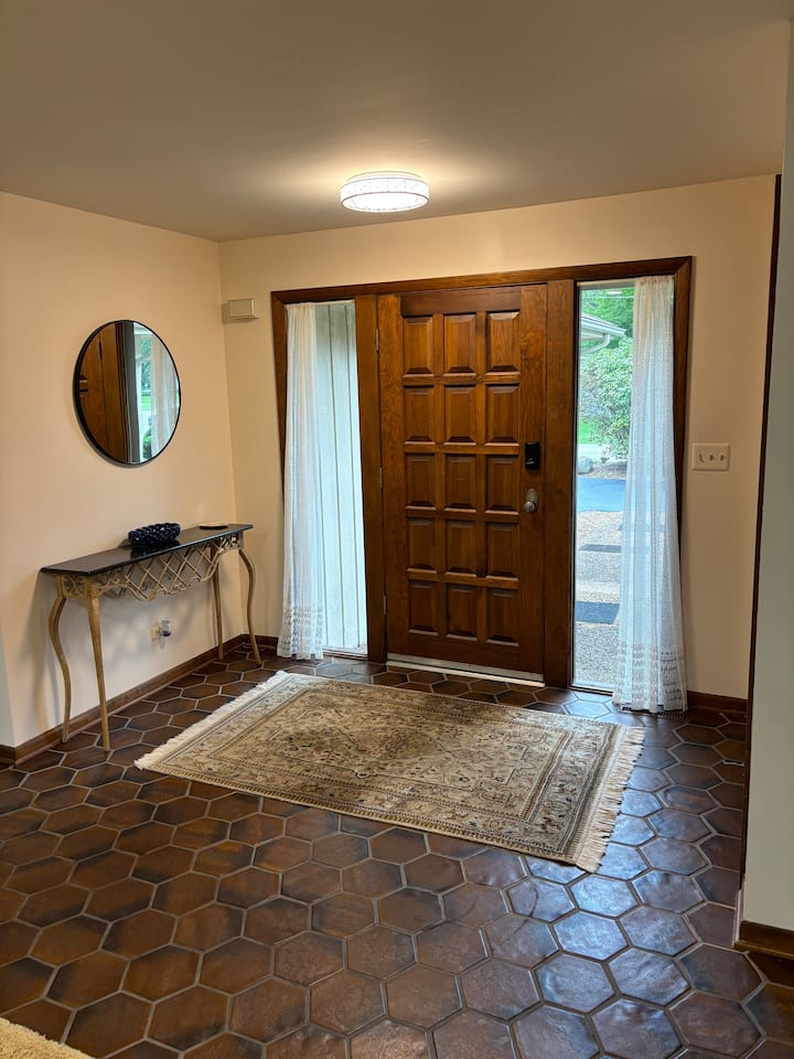 Spacious Ranch Blocks Away From Downtown Mchenry - Crystal Lake, IL