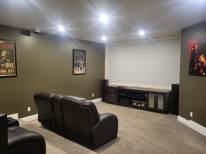 Spacious Bungalow/ Large Bedroom - Medicine Hat