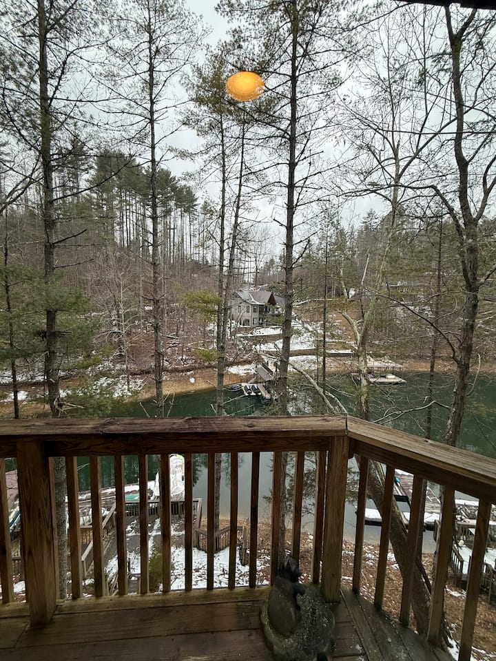 Couples Retreat, Lake, Slopes And Hard Rock Casino - Watauga Lake, TN