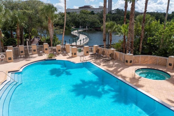 Elegant St. Petersburg Hotel W/ 3 Units - St. Petersburg, FL