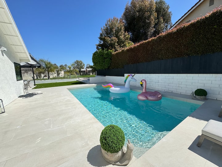 Stunning Design House With Pool Near Disneyland! - West Covina, CA