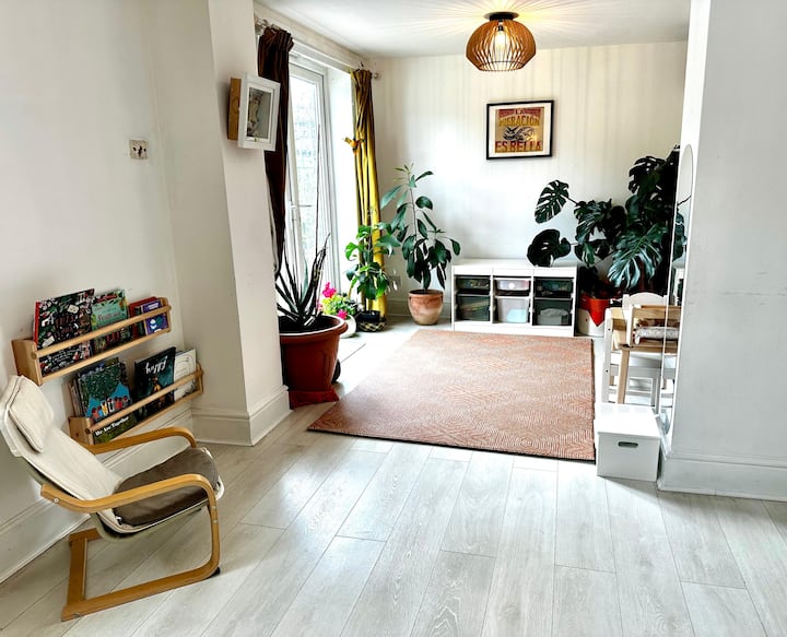Family Stay Near Gatwick/ Surrey - Redhill