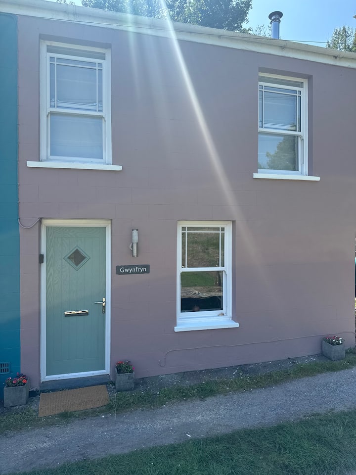 Llansteffan - Dog Friendly 2-bed House, Sleeps 4 - Llansteffan
