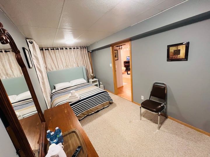 Single Room: Simple Oasis For A Stylish Comfort - Medicine Hat