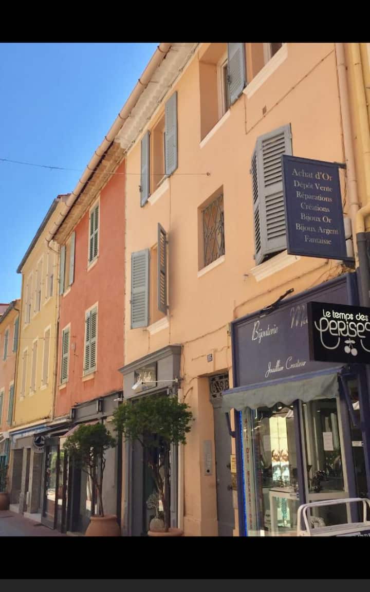 Superbe T1 Bis Sur Le Port Et Rue Piétonne - Sanary-sur-Mer