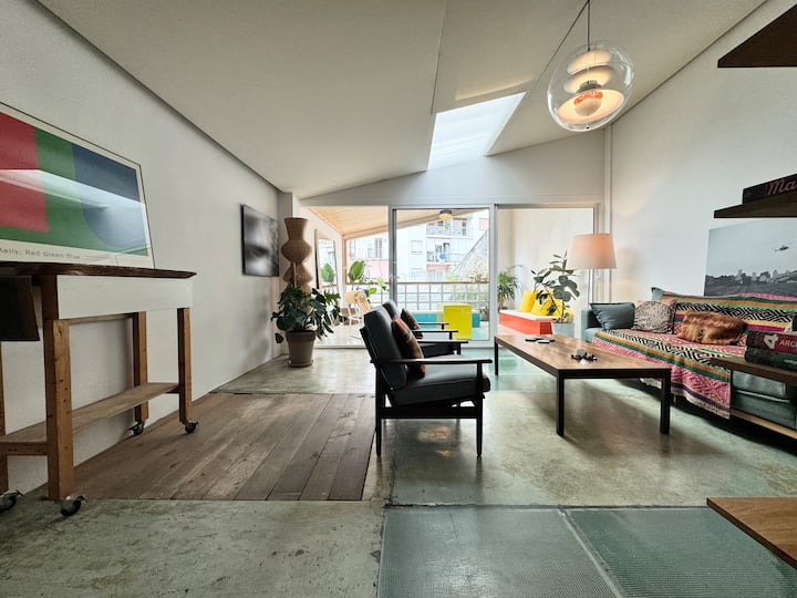 Mid Century Modern Indoor/outdoor Living Art Loft - Barcelona