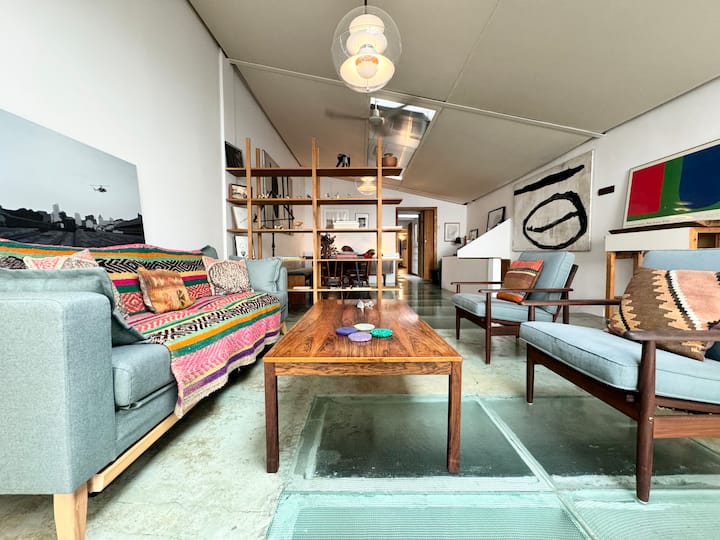 Mid Century Modern Indoor/outdoor Living Art Loft - Barcelona