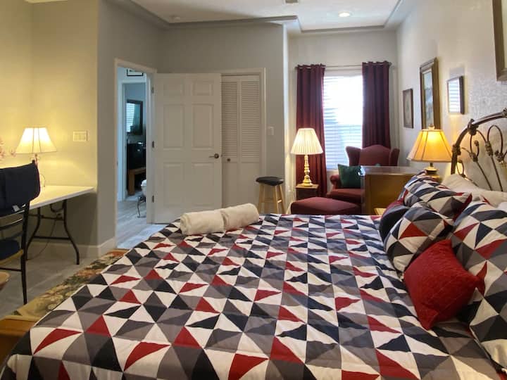 King Of Spades Ensuite - Las Cruces, NM