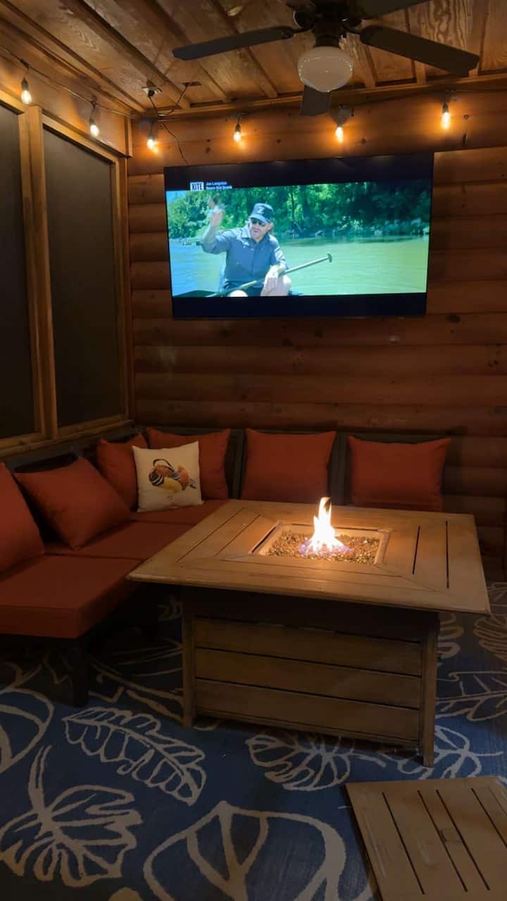 The Family Lake House!
Fires, Fishing, And Fun! - Mistletoe State Park, Appling