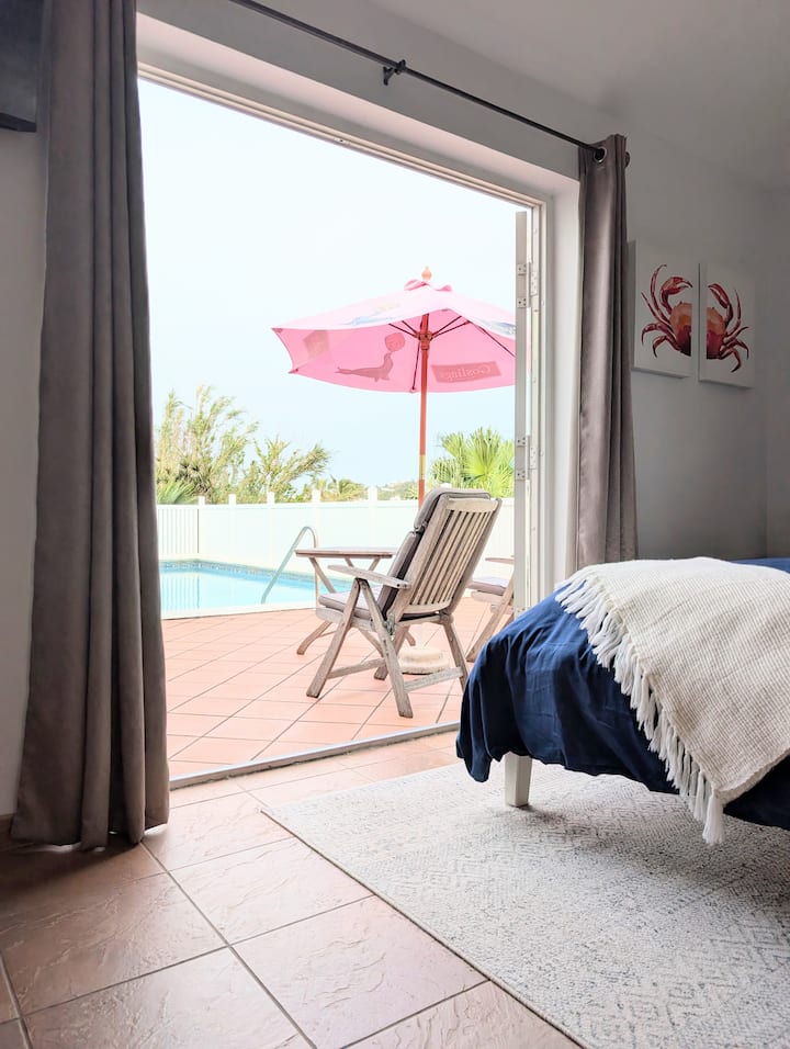 Charming Poolside Studio Near Hamilton - Bermuda
