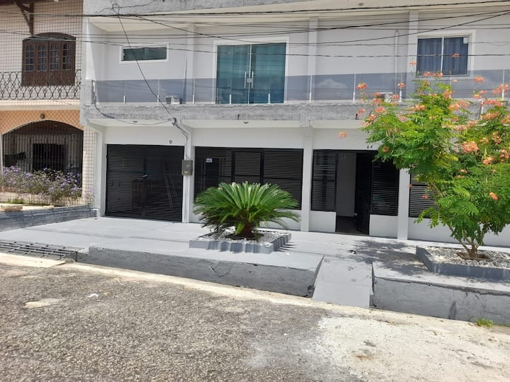 Hospedagem Em áRea Nobre Para Até 14 Pessoas - Belém