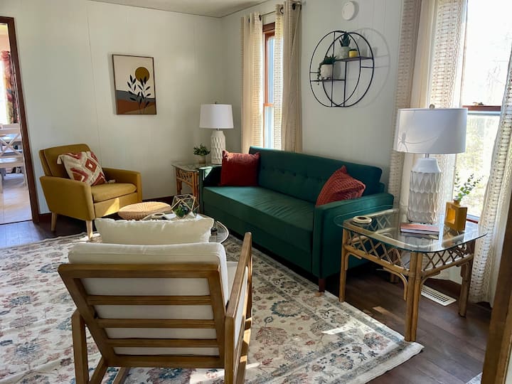 Retro Retreat In Livonia - Livonia, NY