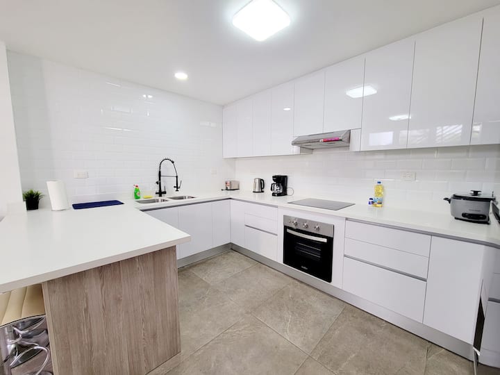 Luxury New 3bdrs Home In Rohrmoser - San José