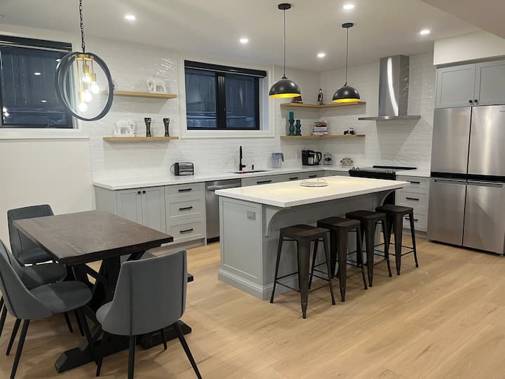 Elegance And Comfort - Pickering