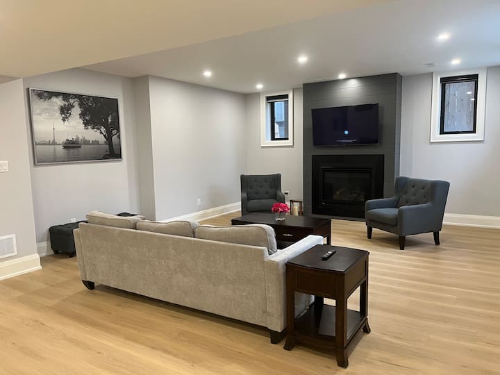 Elegance And Comfort - Pickering