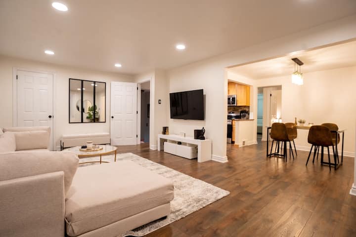 Cozy 2 Bedrooms Unit - 10 Minutes To Downtown - Kennywood, West Mifflin