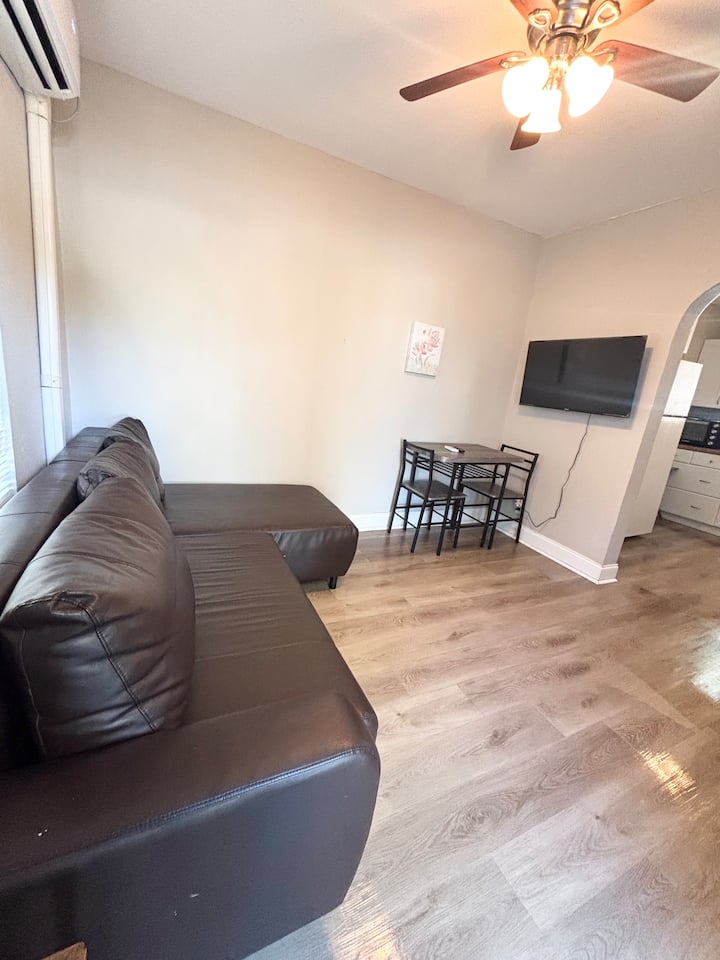 1 Br Near Ybor, Downtown, Airport & Busch Gardens - Tampa, FL