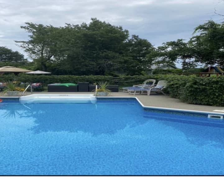 Spacious And Comfortable Barndominium With Pool. - 
