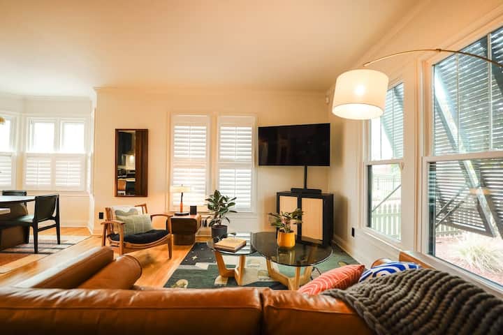 Stylish Germantown Home! | Sleeps 7 | Big Backyard - Nashville, TN
