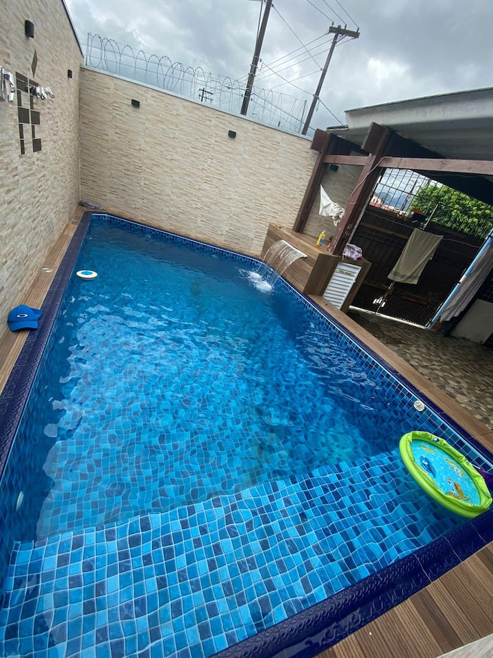 Casa Com Piscina Na Praia Grande Perto Da Praia. - Praia Grande