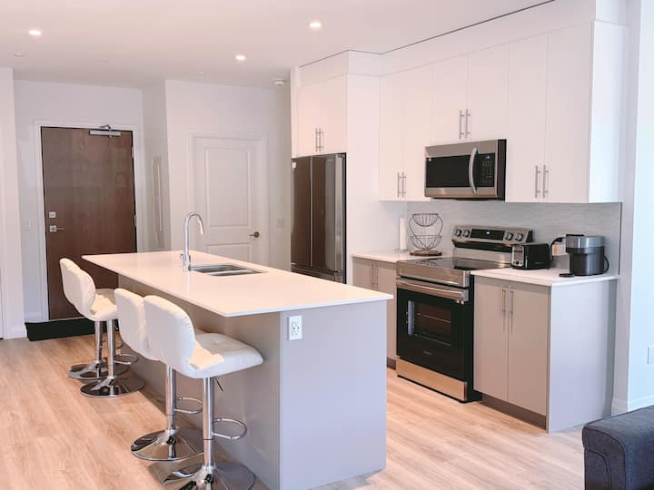 Modern 2br/2bath Condo
Near Highway+ Free Parking - Kitchener