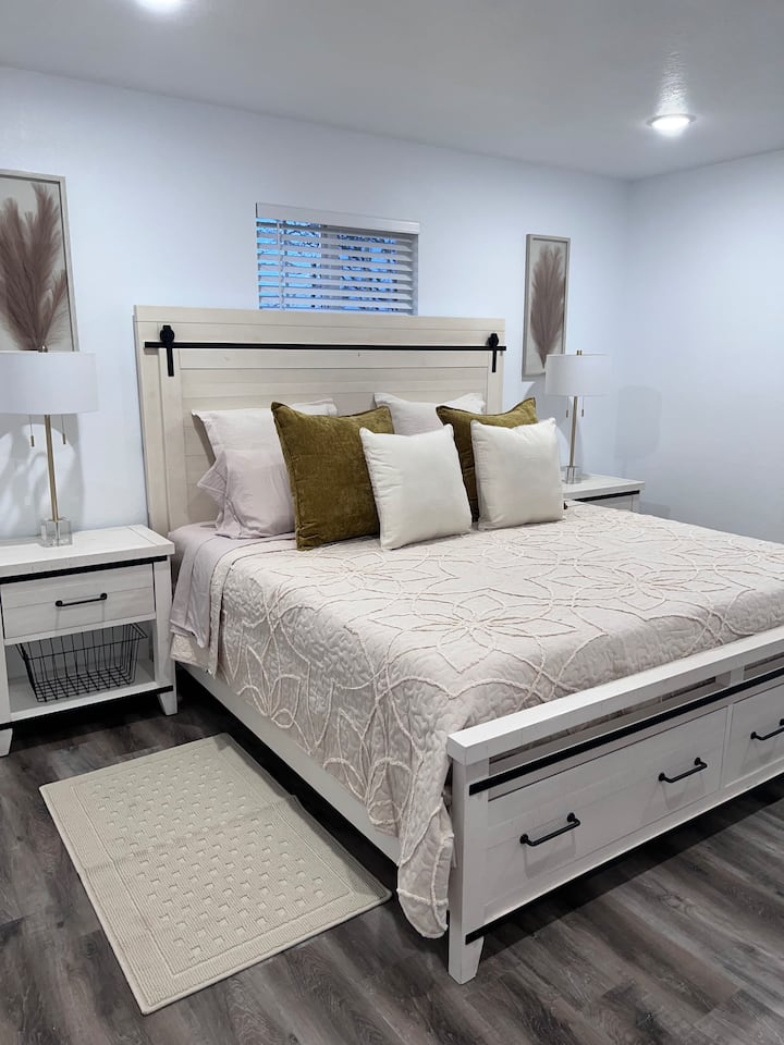 Remodeled Luxury 3 Story Duplex! - Thornton, CO