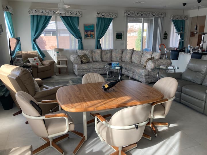 Great House In Quiet Neighborhood With Mountains. - Pahrump, NV