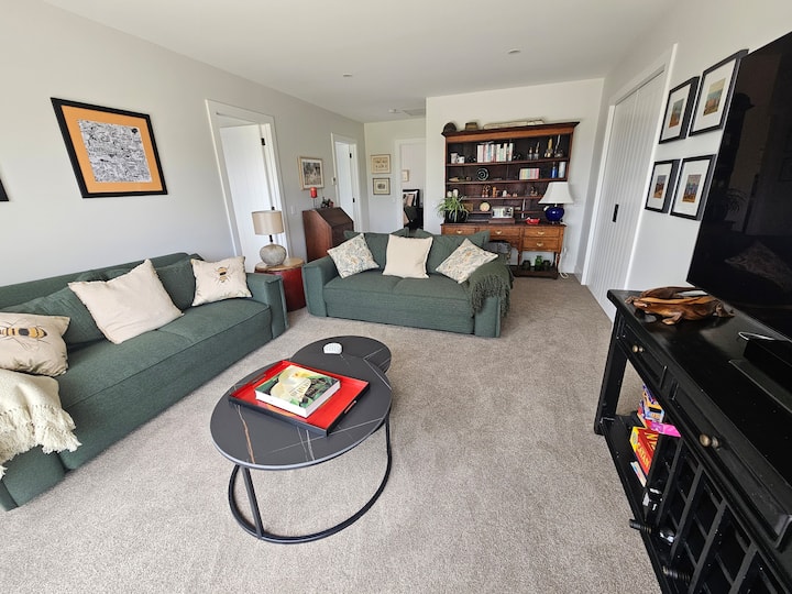 Luxurious 1 Bedroom Suite With Separate Lounge - Taupo