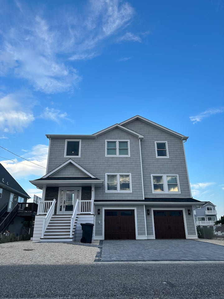 Beautiful New Home On A Lagoon With Heated Pool - Beach Haven, NJ