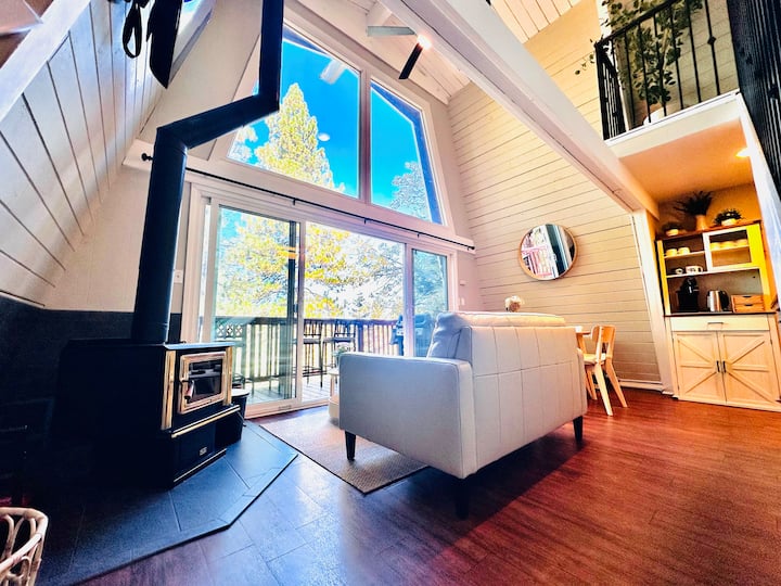 Cozy Mtn Cabin - Forest Views, Sauna, Ev Charger - Running Springs, CA