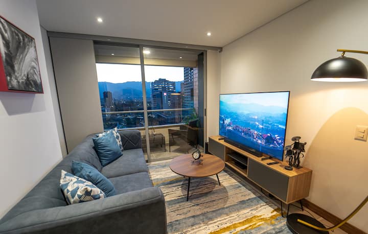 Luxury, Pool, Coworking, And View In El Poblado. - Medellín, Colombia