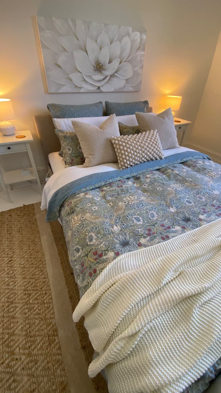 Thief’s Hollow At Minimbah - Northam