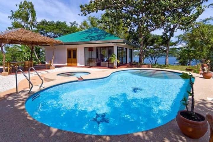 Villa With A Pool At Punta Del Este - Puerto Galera