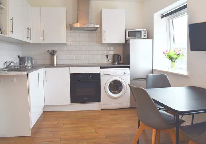 Spotless City Centre Apartment Quiet Residential - South Downs