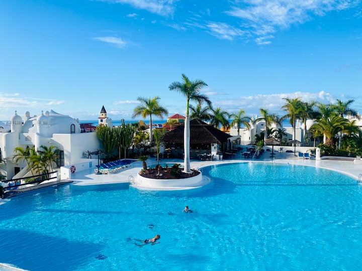 Chic Resort Feel - Oceanfront, Heated Pool - Adeje