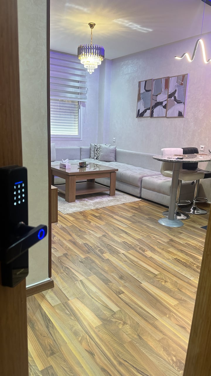 Chic 2br, Pool, Private Parking & Self Check-in - 아가디르