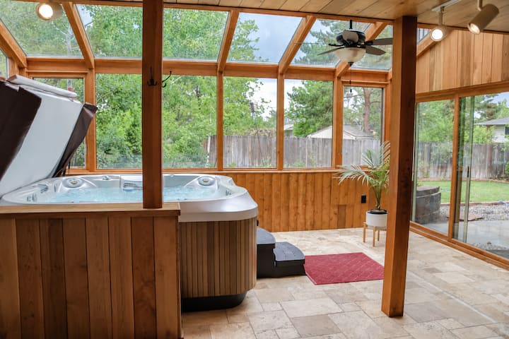 Private Hot Tub & Pool Table | 2br Lakewood Suite - Lakewood, CO