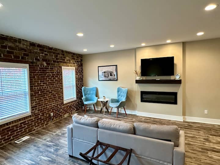 Potters Mill Suite - Bellevue, IA